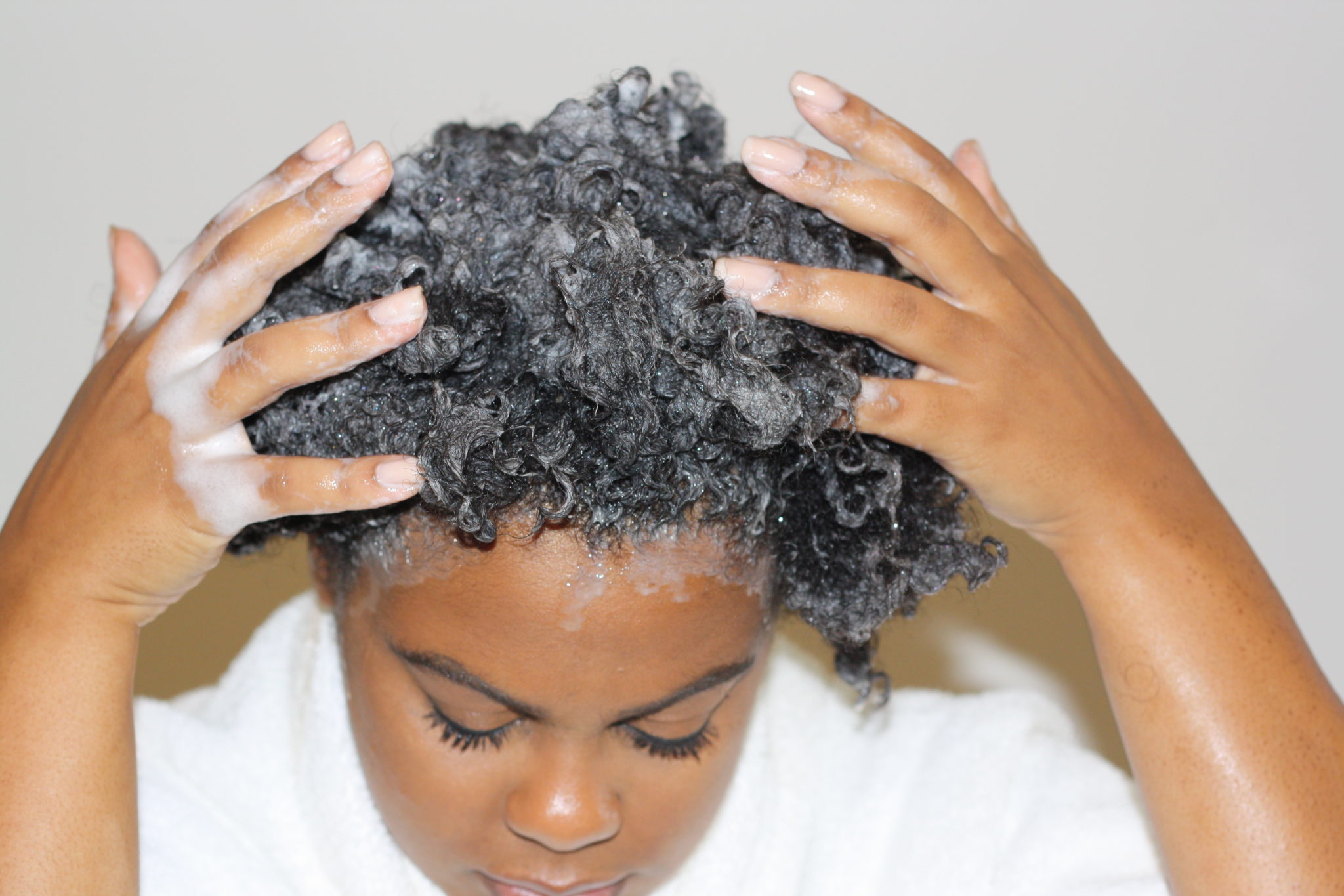 Does excessive washing cause hair loss and dryness? ⋆ Tijeras Hair Co.